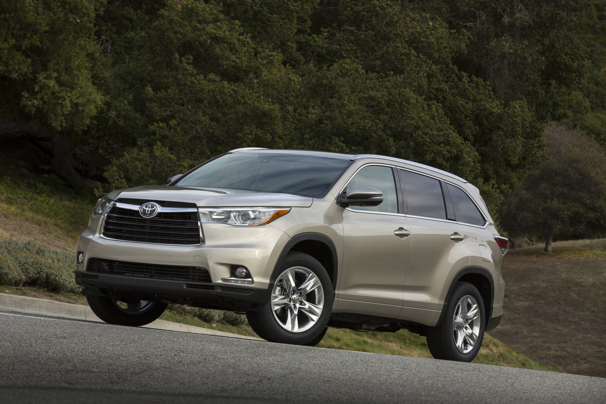 The 2016 Toyota Highlander Hybrid punches above its weight class - Ars ...