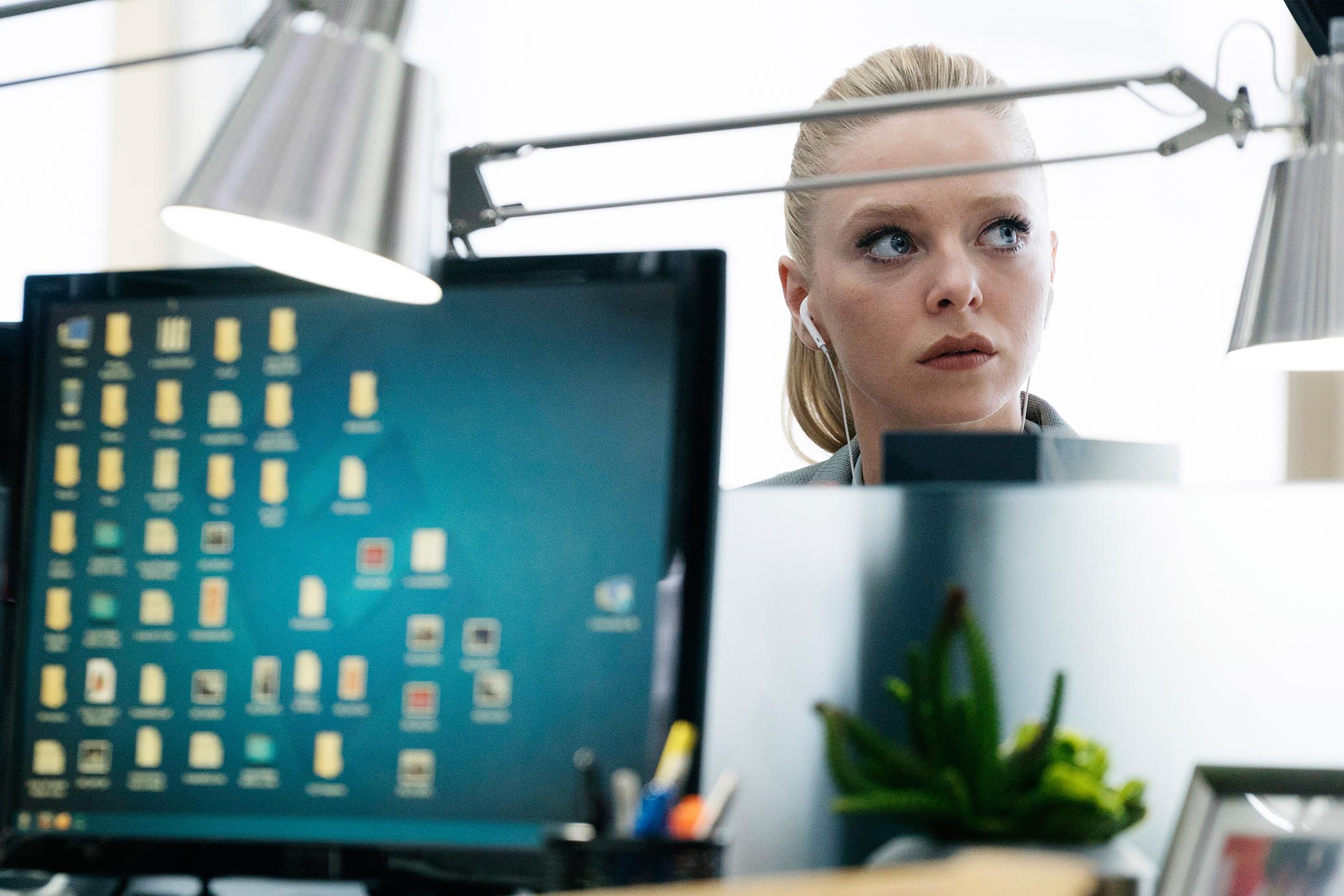 Yes, a n00b like Angela could pull off what happened on Mr. Robot last ...