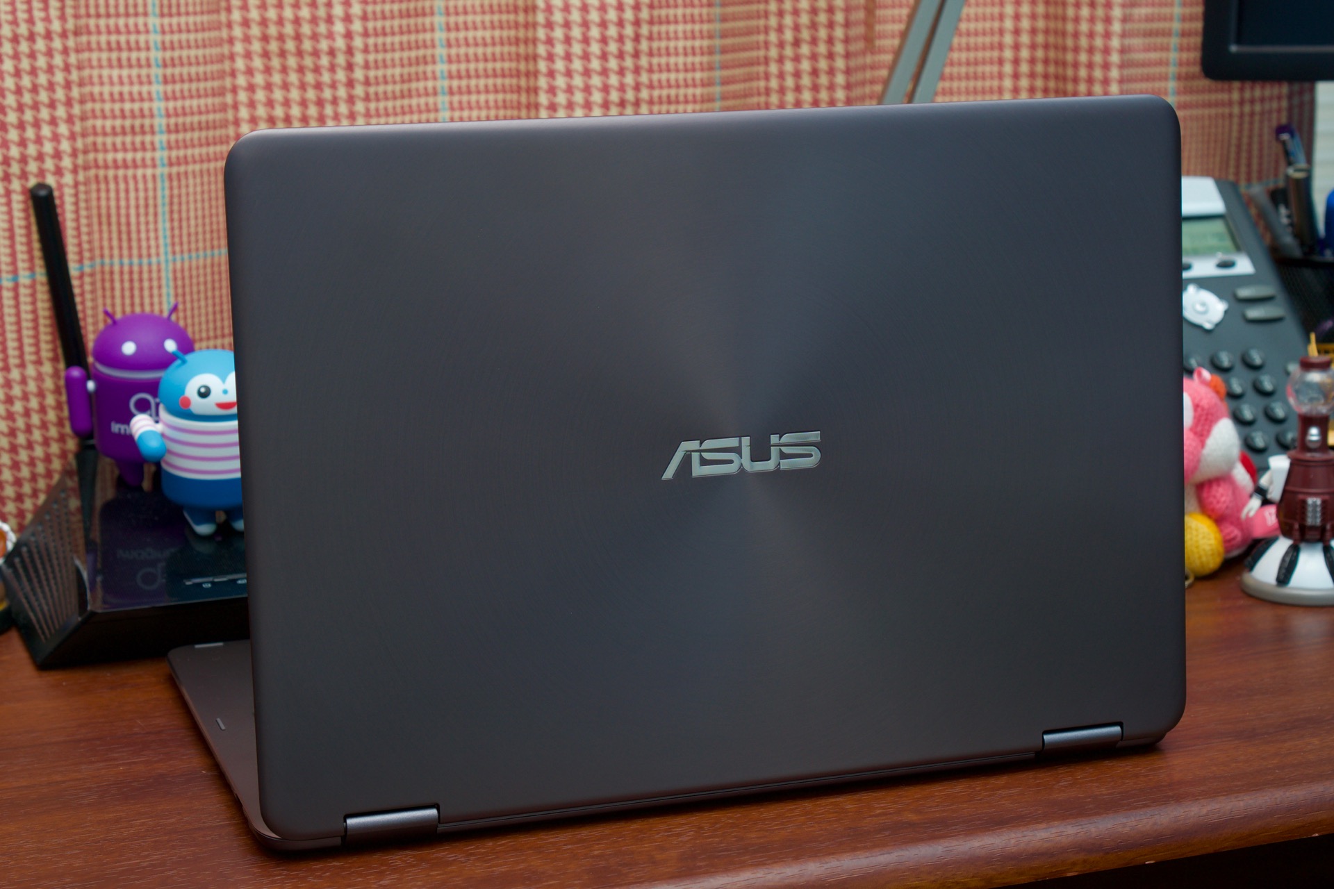 Review: Asus’ $700 Zenbook Flip isn’t quite worthy of the laptop it ...