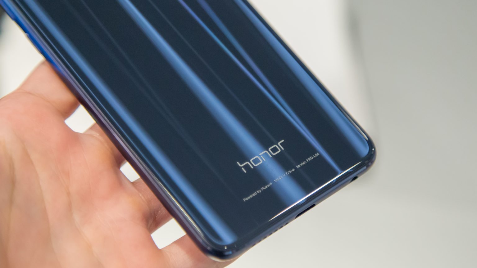 Hands-on with Huawei’s Honor 8—$400 for flagship-class specs - Ars Technica