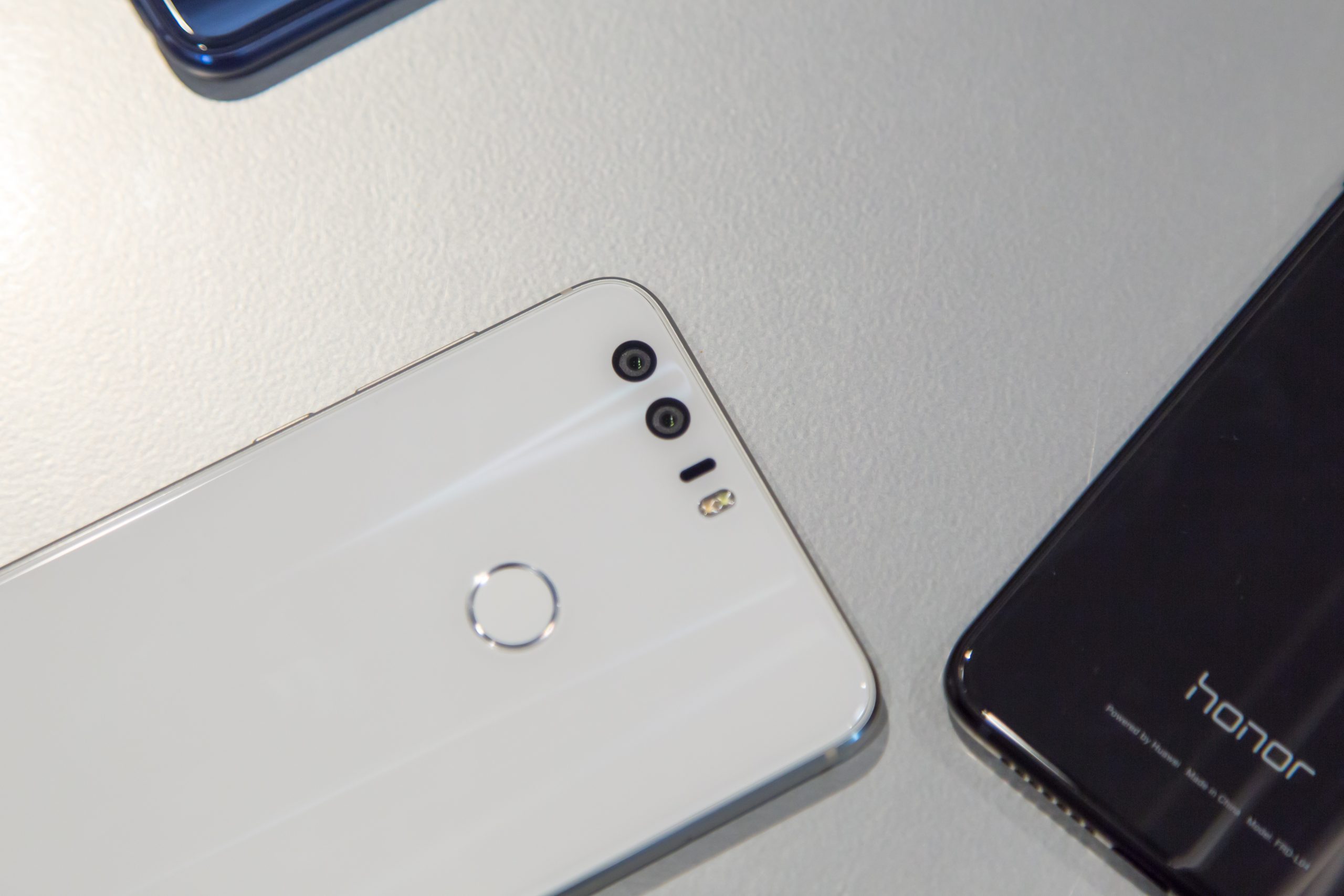 Hands-on with Huawei’s Honor 8—$400 for flagship-class specs - Ars Technica