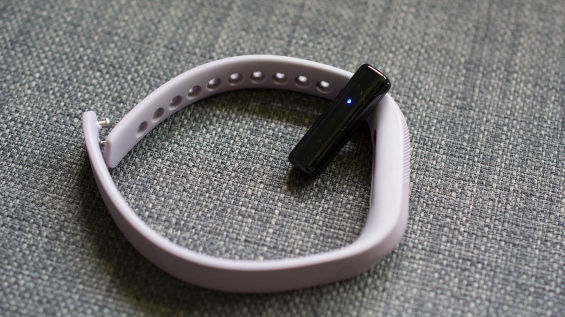 A Fitbit Flex 2 “exploded” on woman’s wrist, leaving second-degree ...
