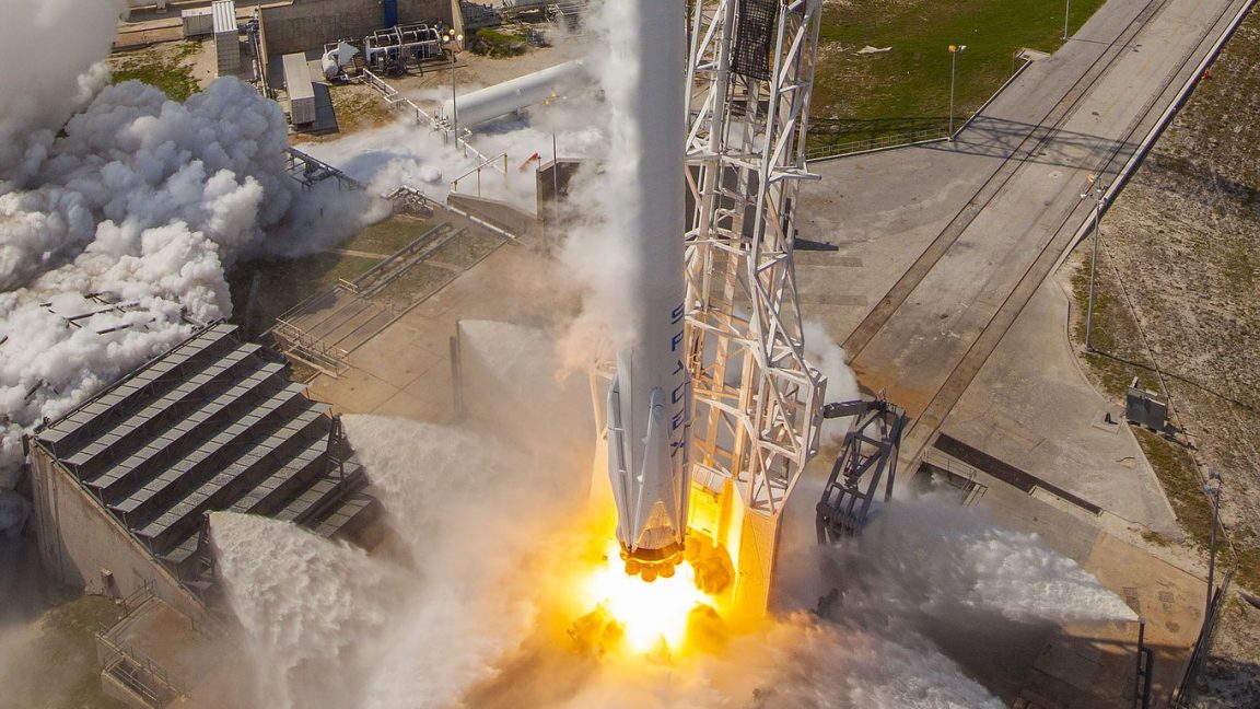 [Updated with video] Major explosion during a test firing of SpaceX’s ...