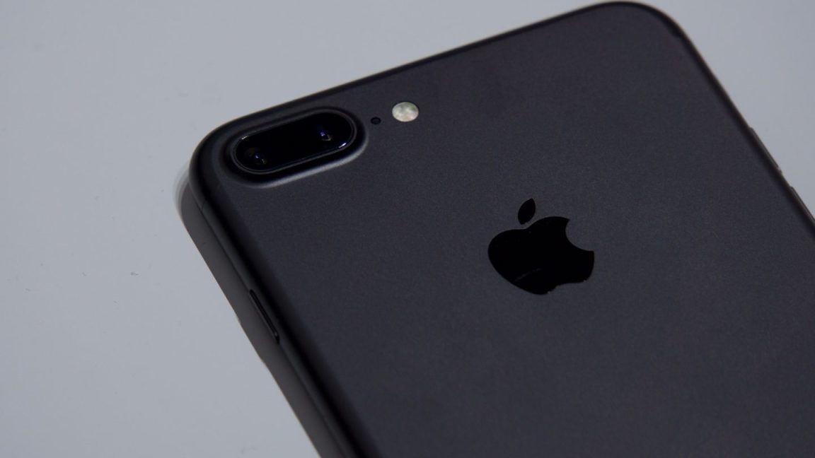 Apple jacks up UK iPhone, iPad prices by as much as £100 - Ars Technica