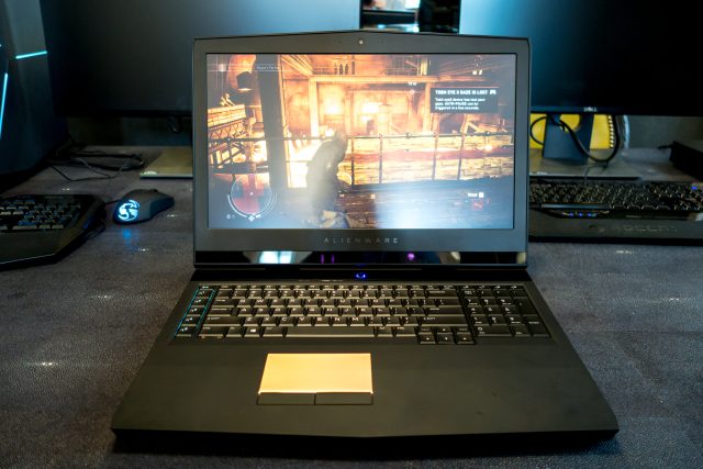 Alienware focuses on mobility with sleek, revamped new laptops - Ars ...