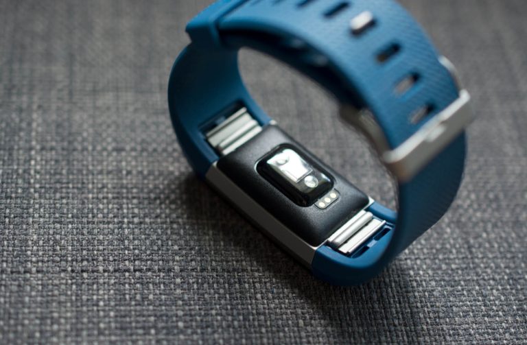 How wearable heart-rate monitors work, and which is best for you - Ars ...