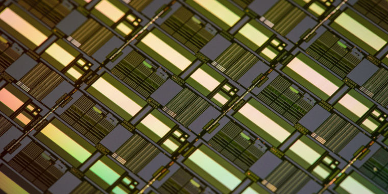 Memristor that forgets makes a good model neuron | Ars Technica