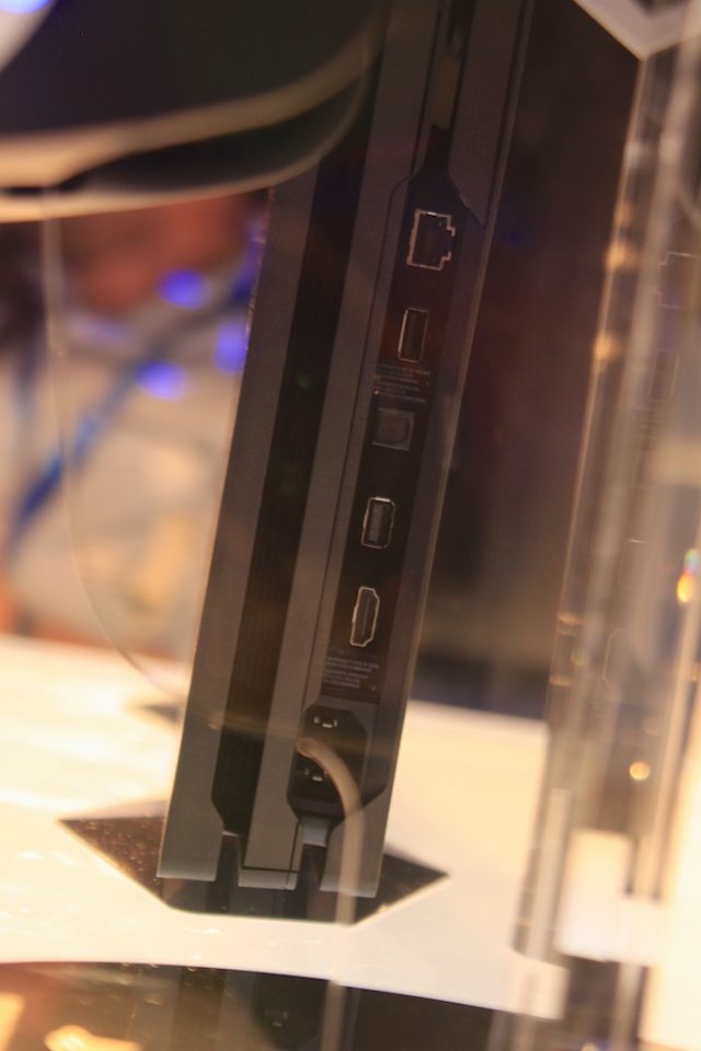 Your first look at the PlayStation 4 Pro hardware - Ars Technica