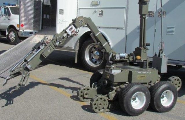 After standoff, LA cops’ bomb disposal robot snatches man’s shotgun ...