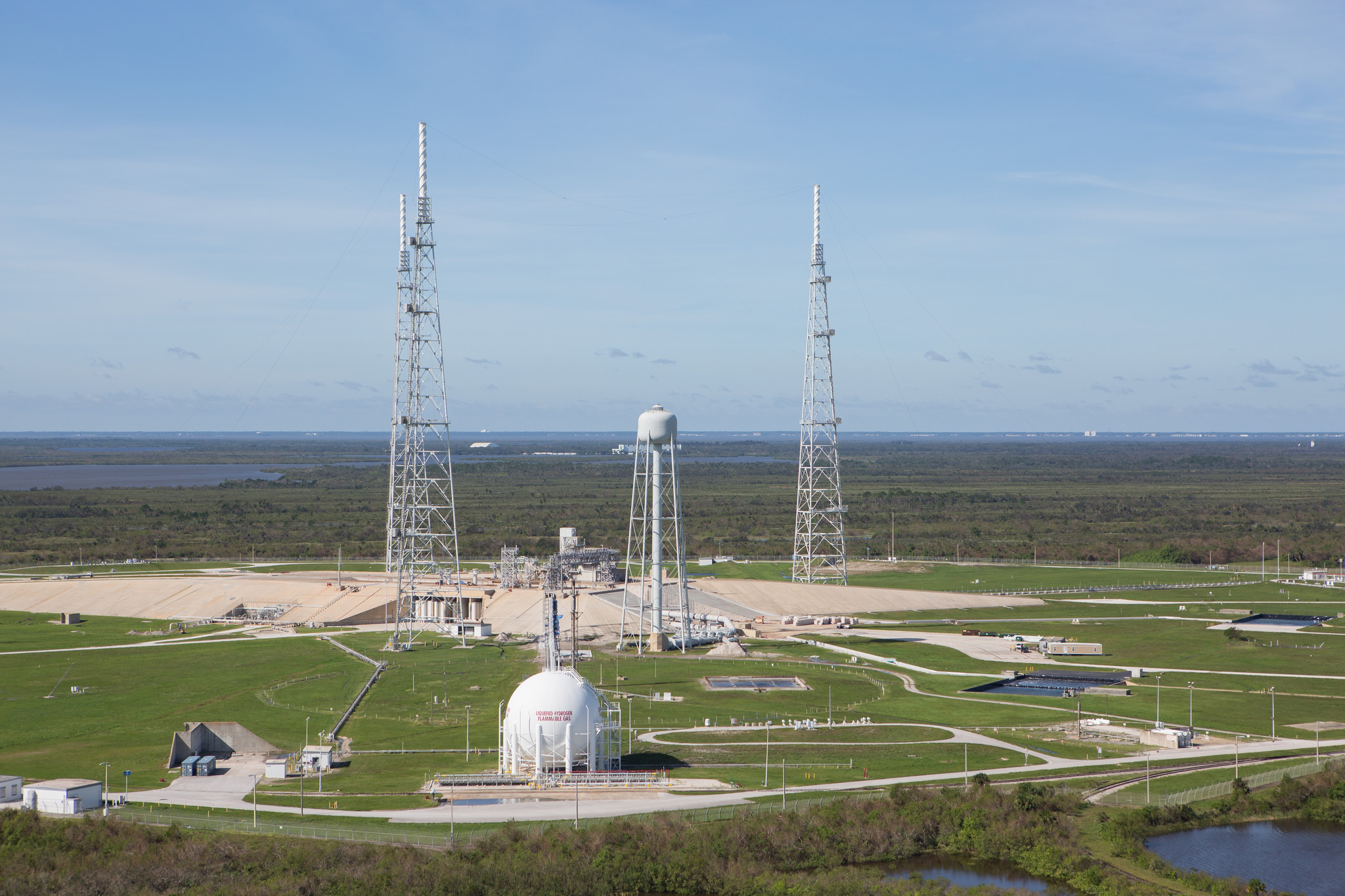 NASA photos reveal only minor space center damage from Hurricane ...