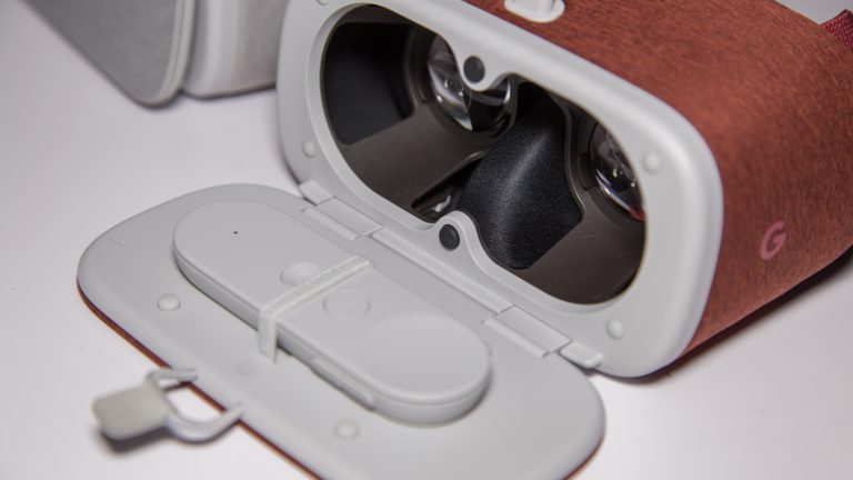 Daydream VR hands-on: Google’s “dumb” VR headset is actually very ...