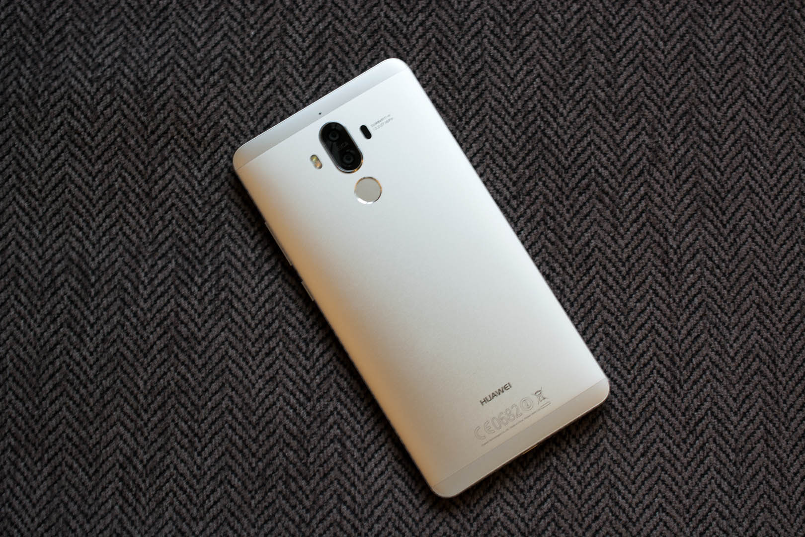 Huawei hopes improved Emotion UI will swing users to new Mate 9 - Ars ...