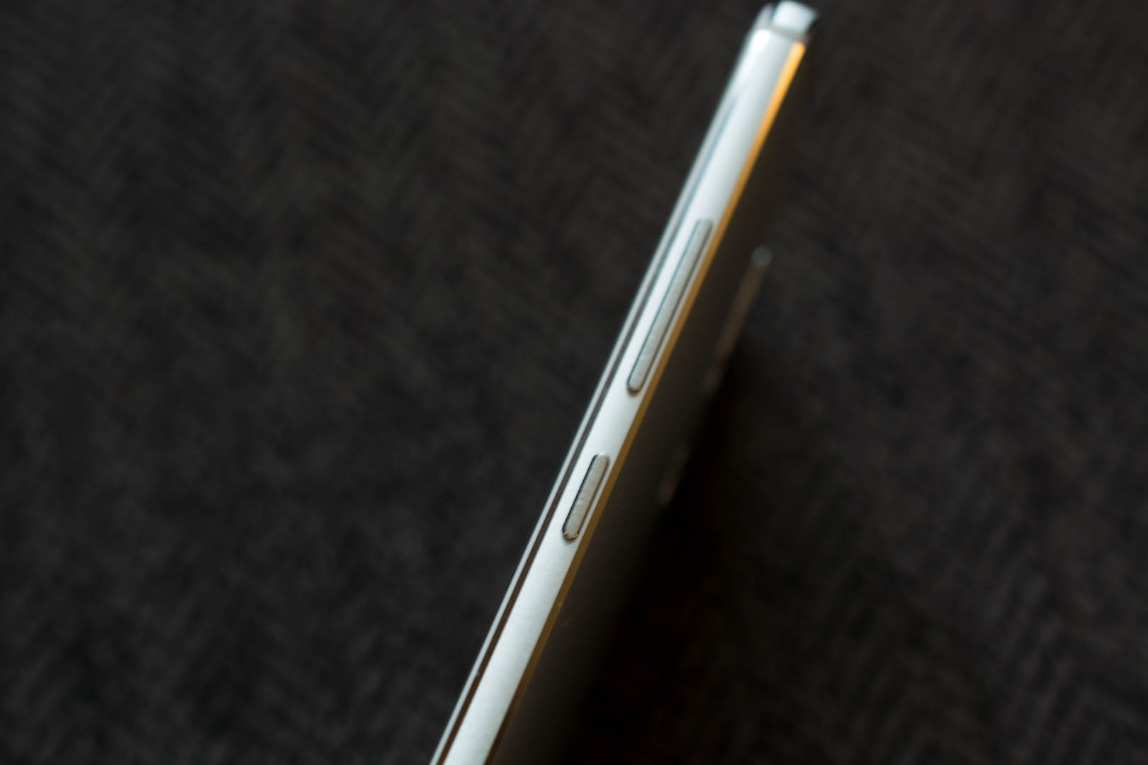 Huawei hopes improved Emotion UI will swing users to new Mate 9 - Ars ...