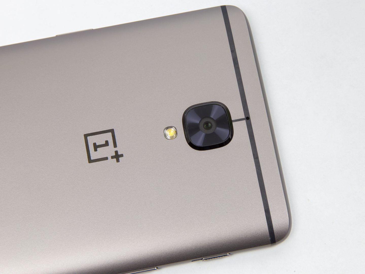 OnePlus 3T mini-review: A great phone gets a bigger battery and price ...