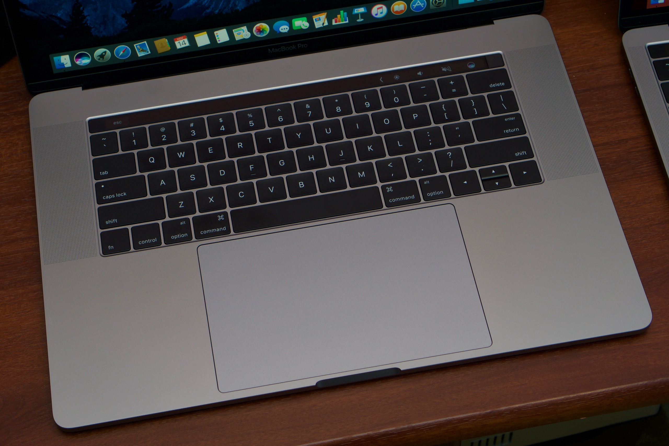 Review: Touch Bar MacBook Pros give an expensive glimpse at the Mac’s ...