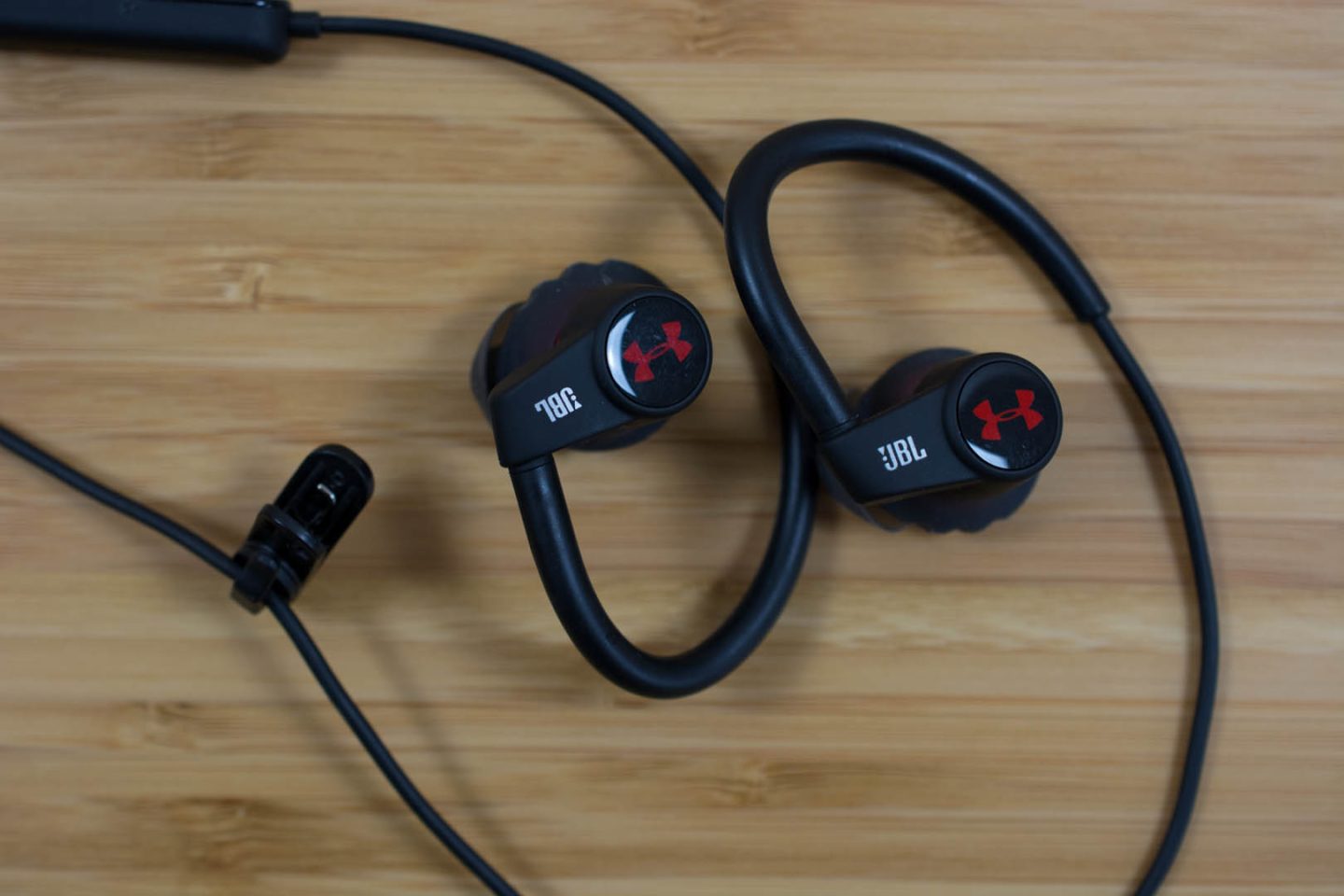 Hear the pulse: Heart rate monitoring fitness earbuds tested - Ars Technica