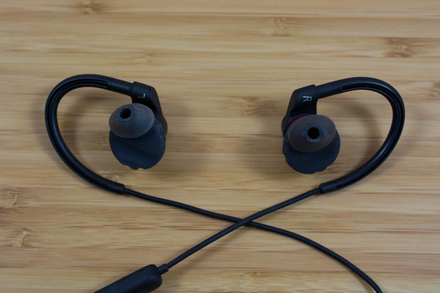 Hear the pulse: Heart rate monitoring fitness earbuds tested - Ars Technica