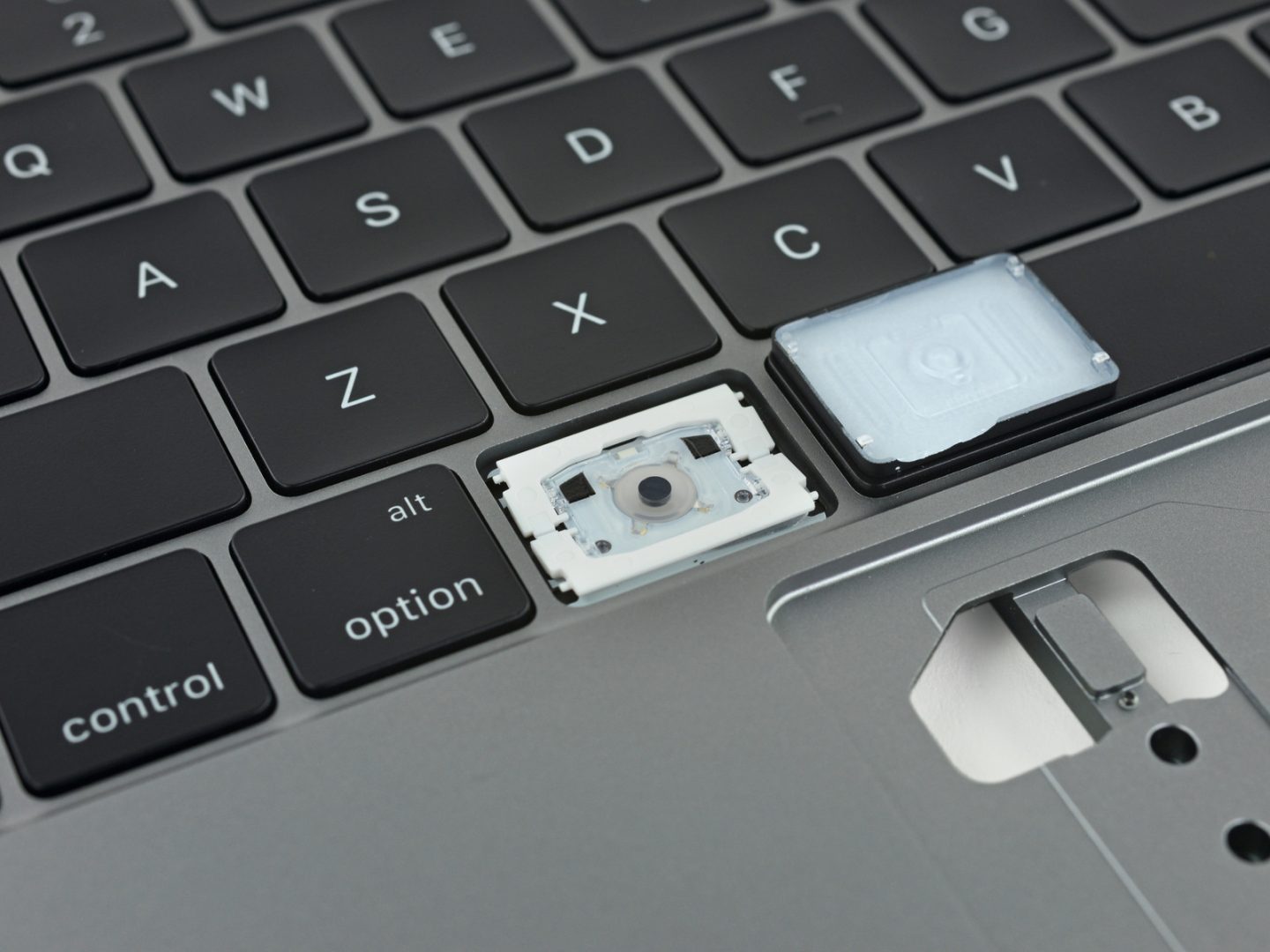 iFixit: New MacBook Pros are unsurprisingly difficult to repair and ...