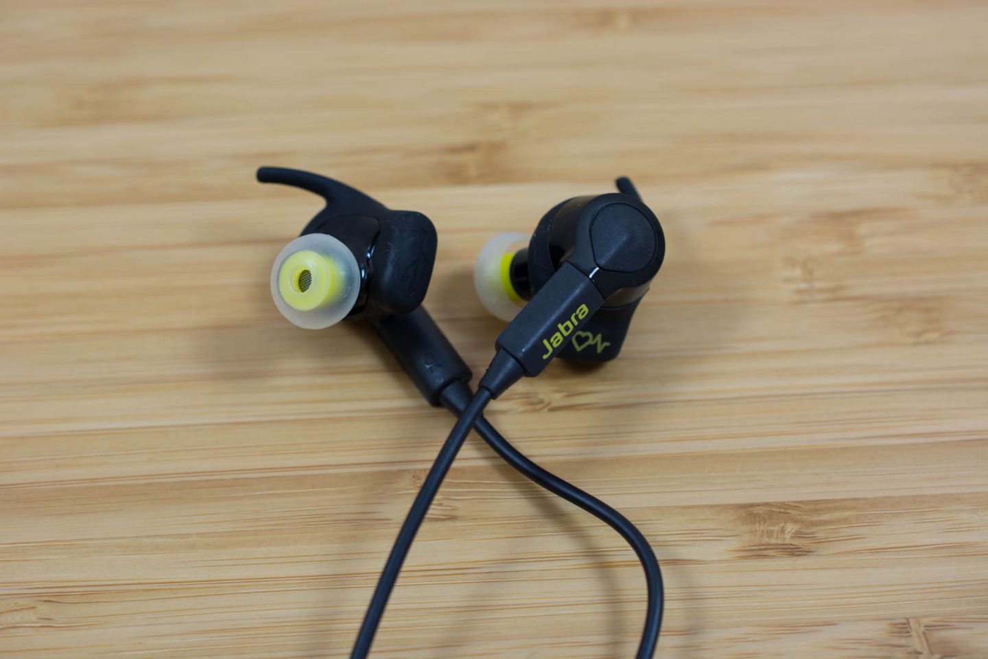 Hear the pulse: Heart rate monitoring fitness earbuds tested - Ars Technica