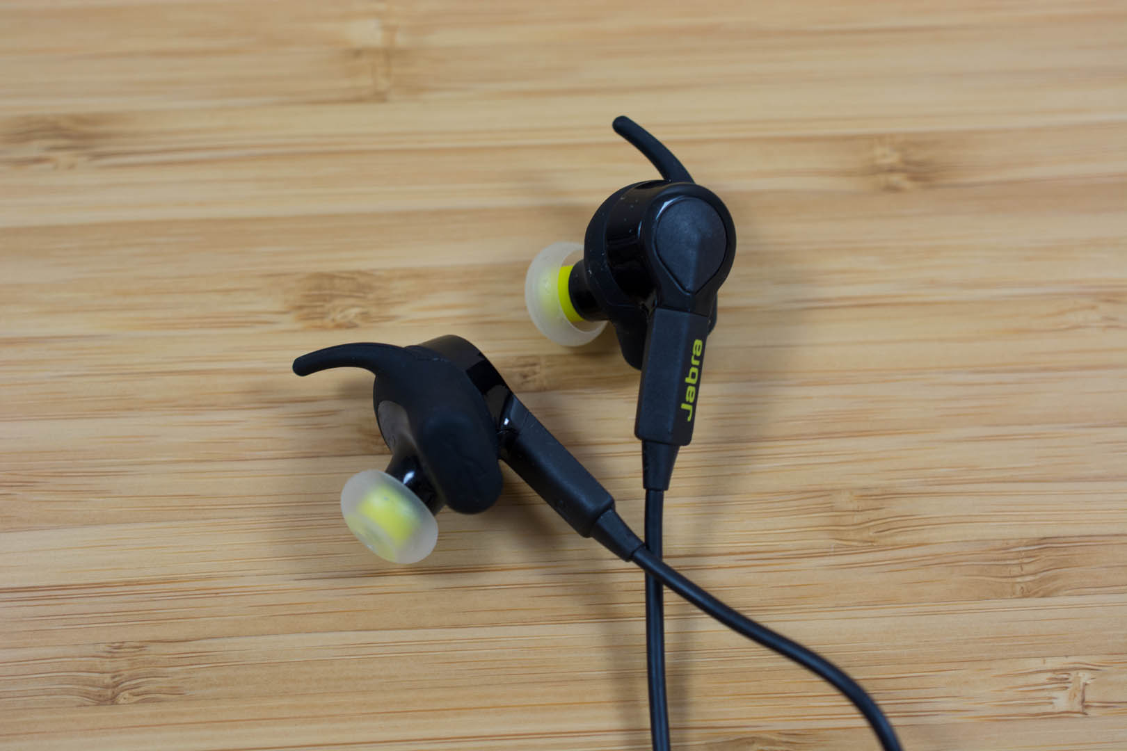Hear the pulse: Heart rate monitoring fitness earbuds tested - Ars Technica