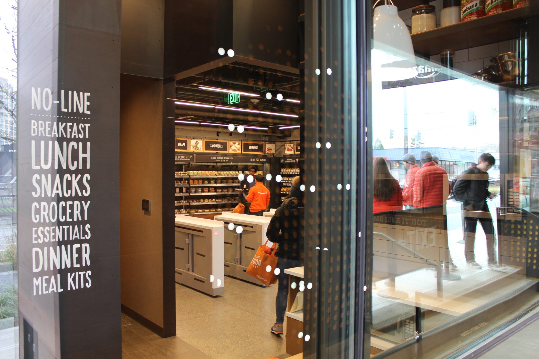 How Amazon Go (probably) makes “just walk out” groceries a reality ...