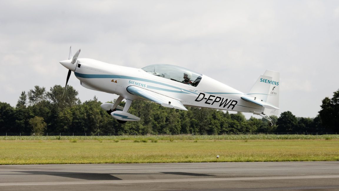 This Extra 330 is the fastest-climbing electric-powered airplane ever ...