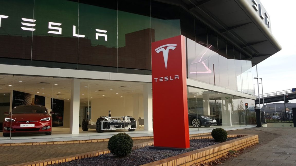 Tesla Powerwall 2 goes on sale at new largest-in-Europe store in west ...
