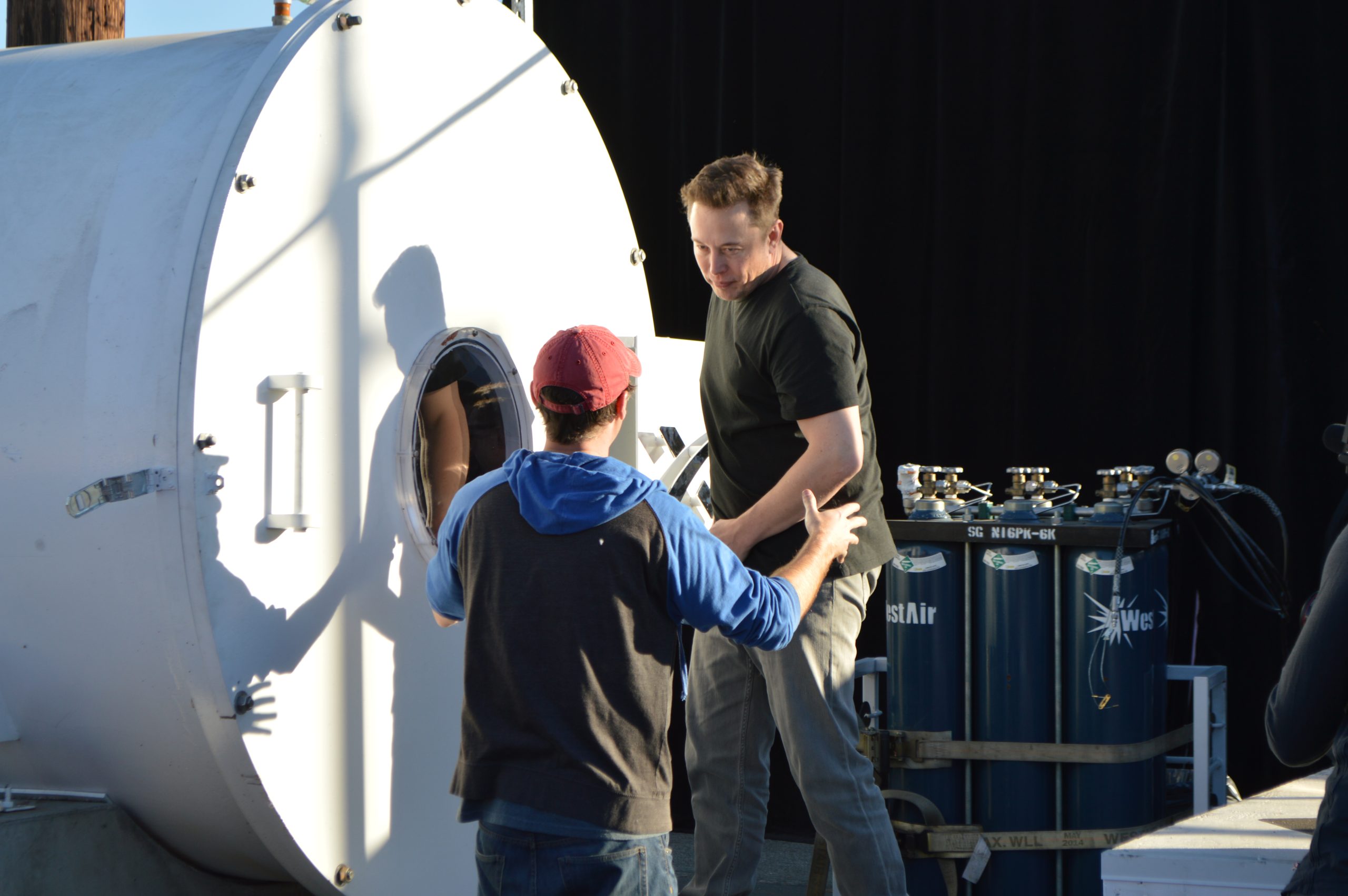 Hyperloop pod competition yields a few outstanding models, tunnel ...