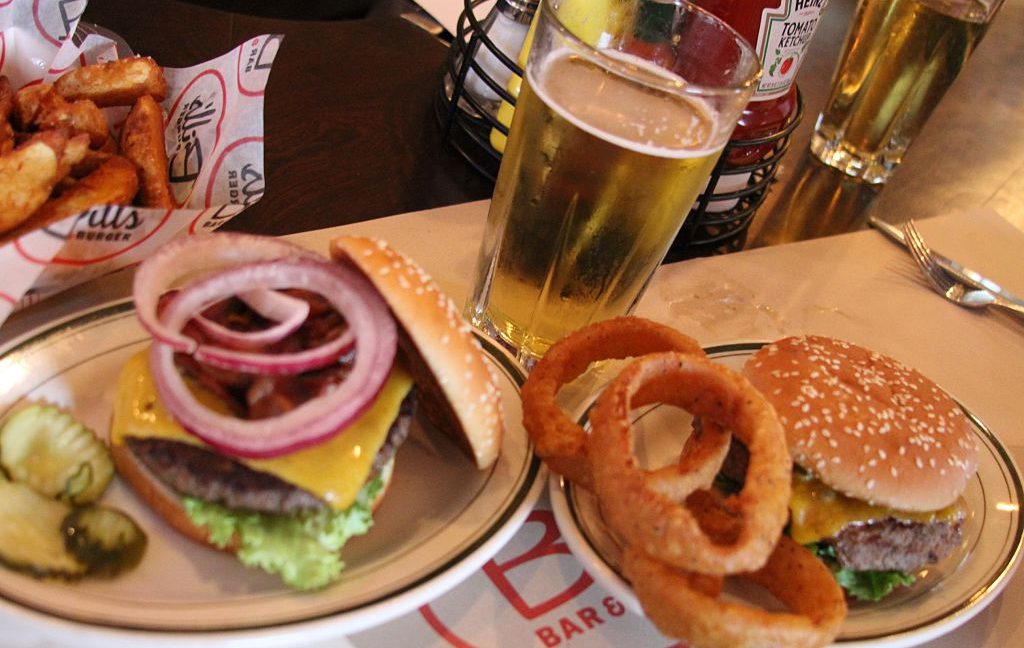 Hungry after night of drinking? Alcohol may trigger brain’s “starvation ...