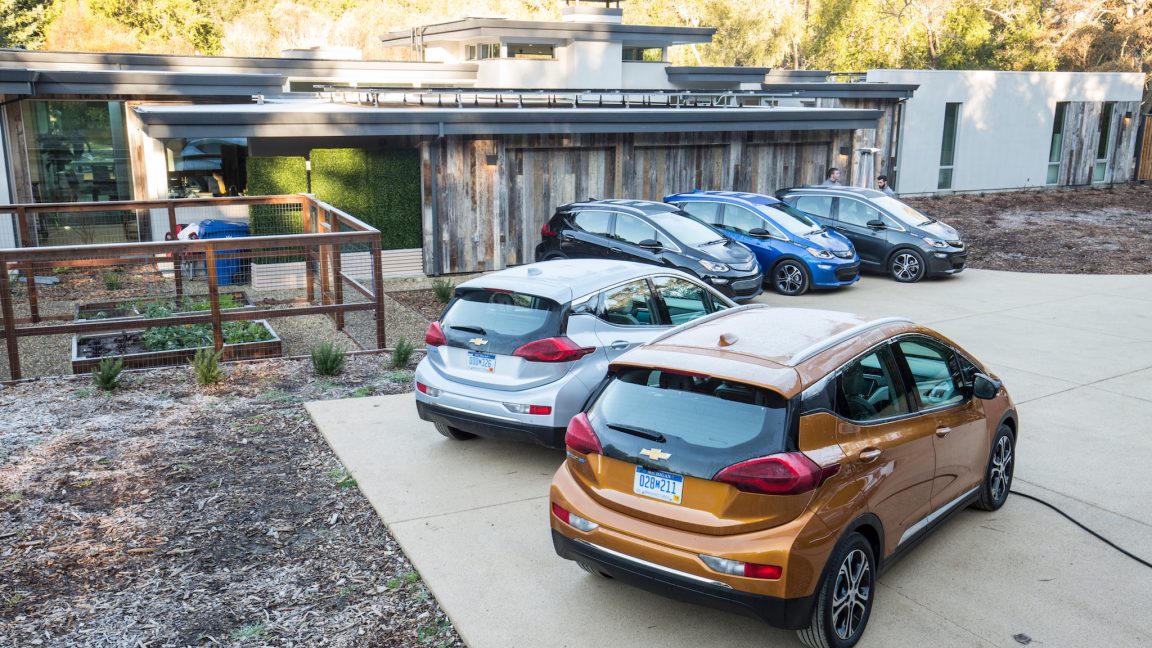 GM, Lyft could deploy “thousands” of autonomous Bolts in 2018 - Ars ...