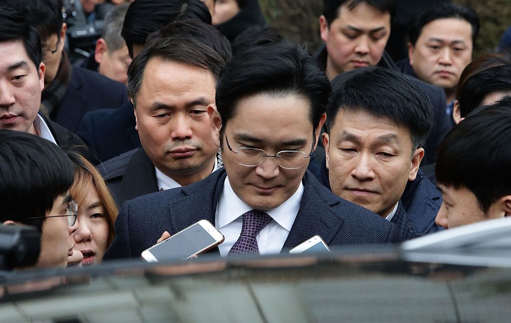 Samsung heir, other top executives, indicted on corruption allegations ...