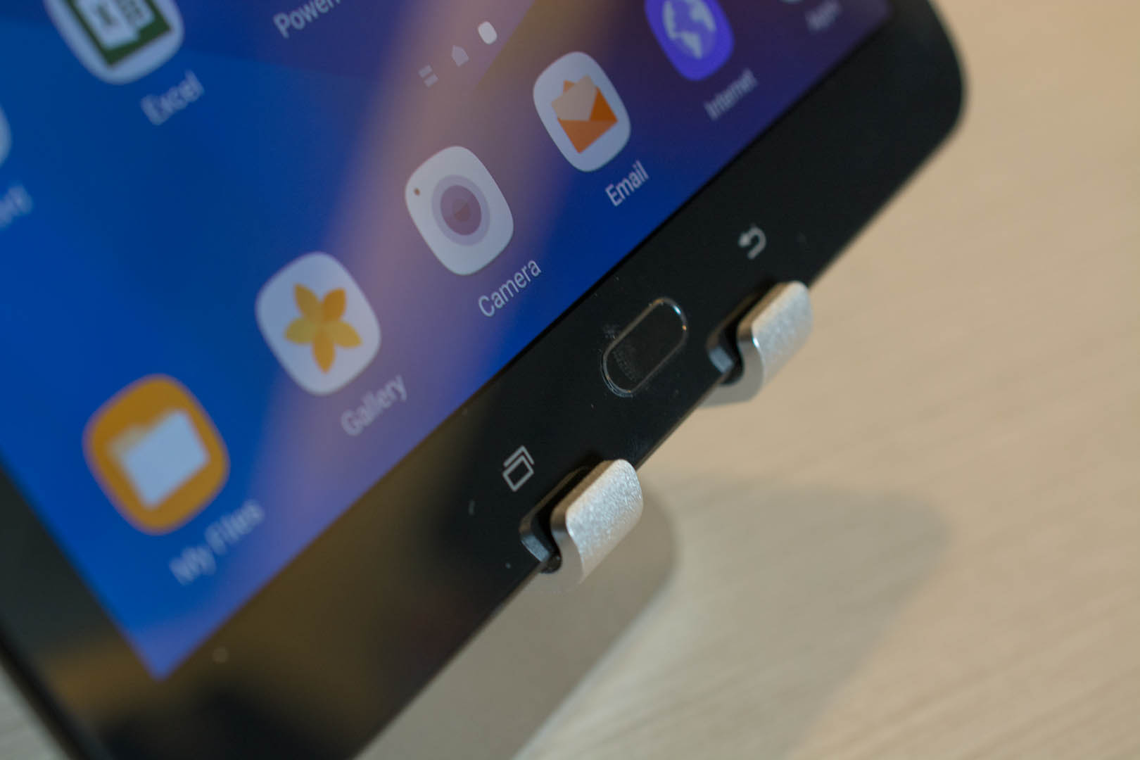 Samsung tackles tablets and two-in-ones with new Tab S3 and Galaxy Book ...