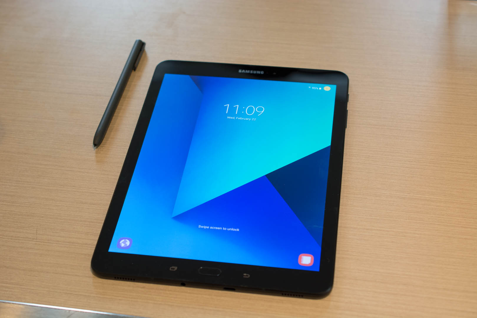 Samsung tackles tablets and two-in-ones with new Tab S3 and Galaxy Book ...