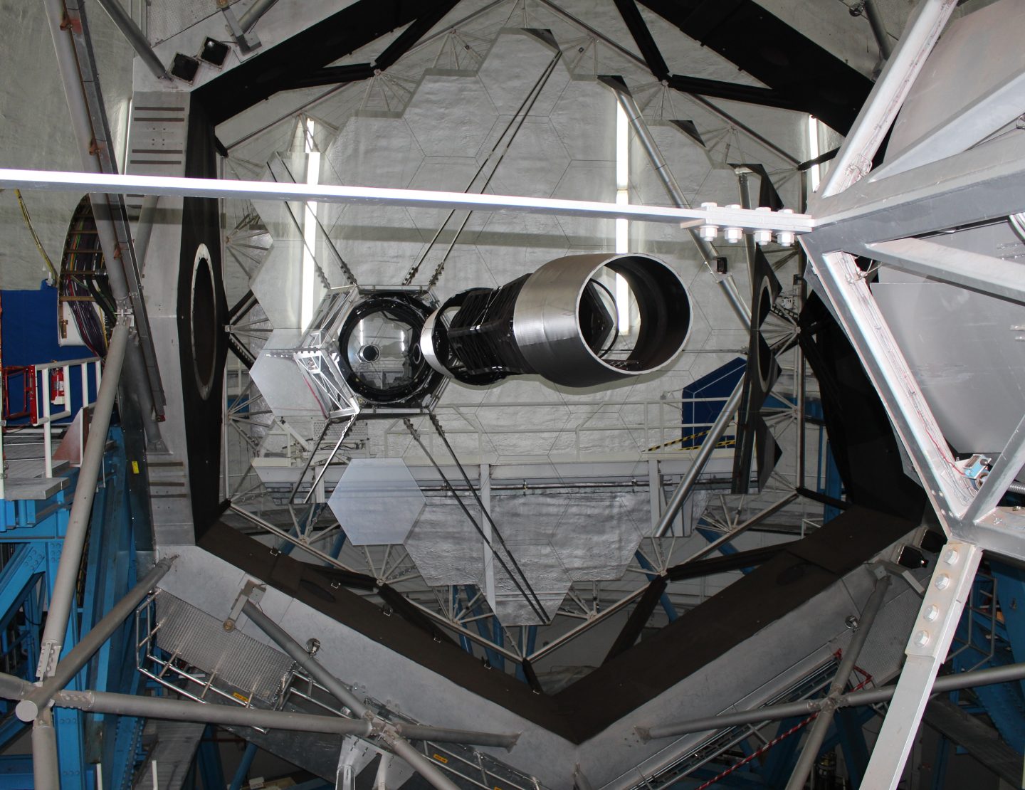 The world’s two most powerful telescopes are glorious—and vulnerable ...