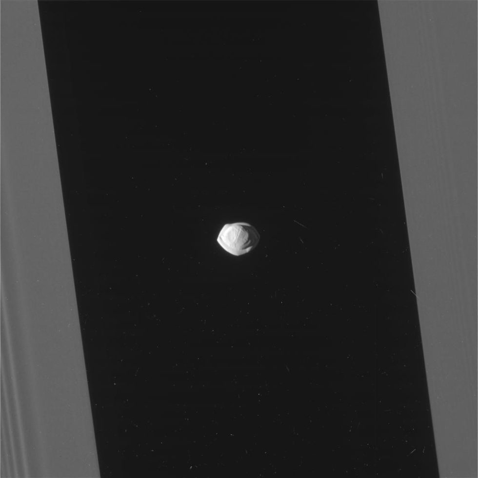 New images of Saturn’s walnut-shaped moon dazzle scientists - Ars Technica