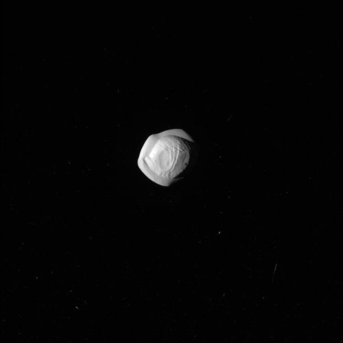 New images of Saturn’s walnut-shaped moon dazzle scientists - Ars Technica
