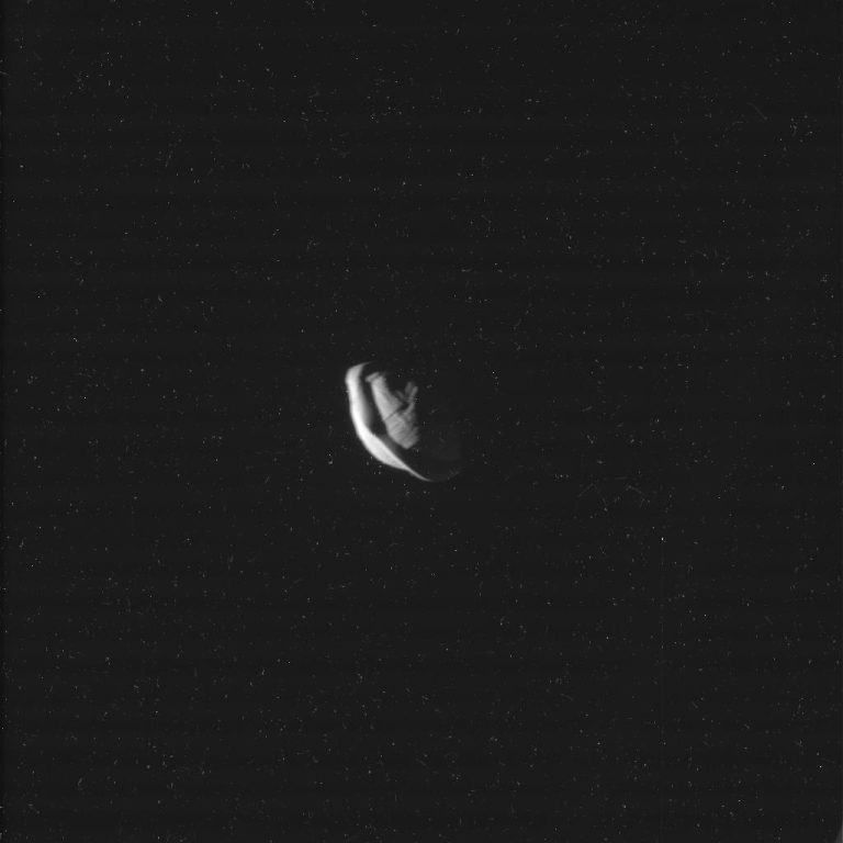 New images of Saturn’s walnut-shaped moon dazzle scientists - Ars Technica