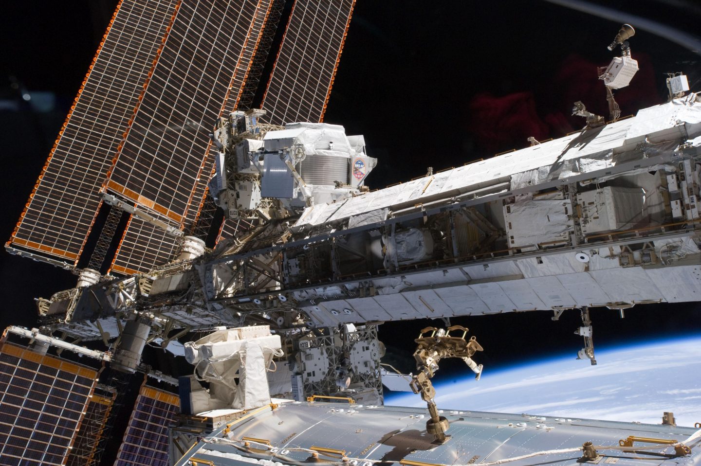 NASA is planning a daring repair mission to save a $2 billion particle ...
