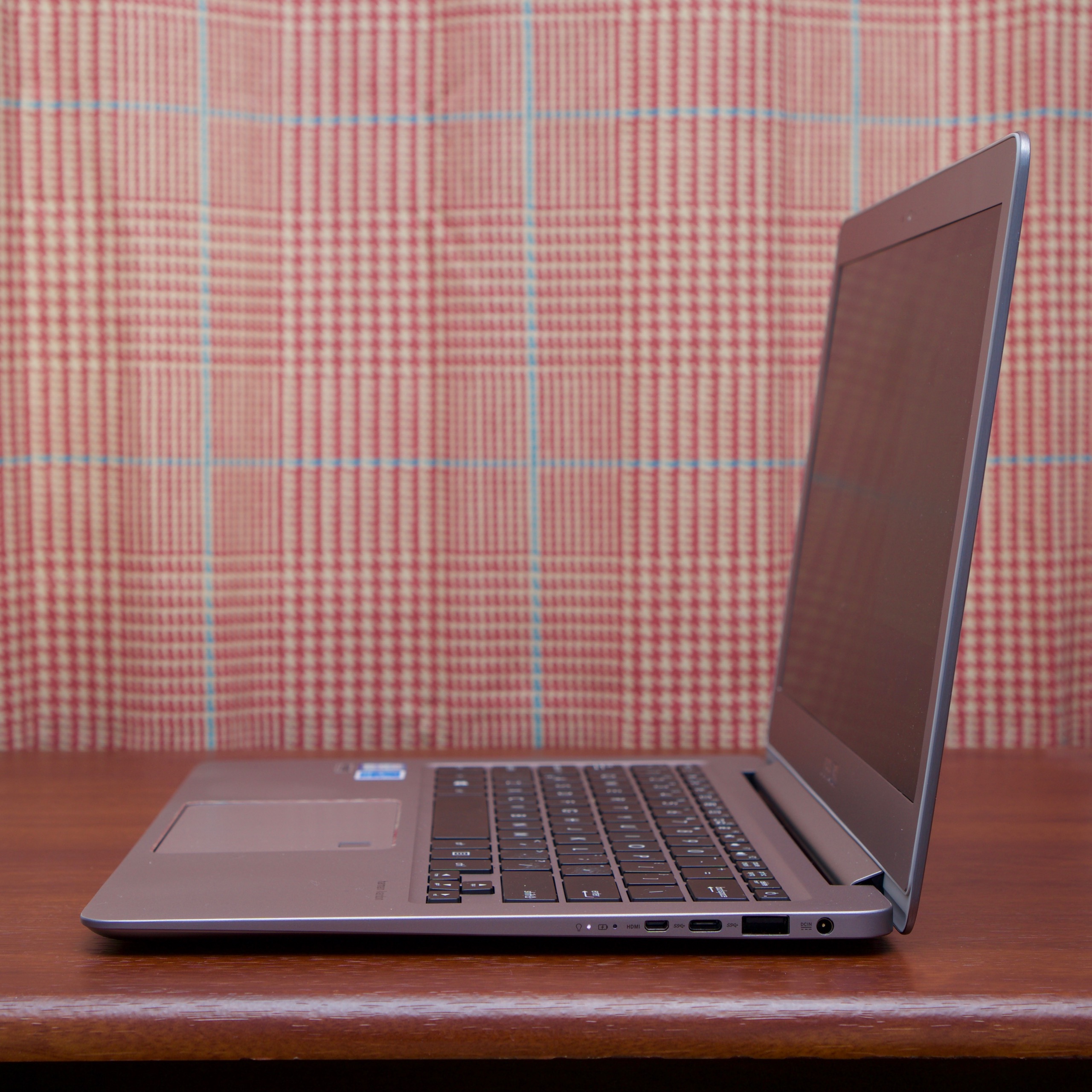 Mini-review: Asus cranks out another excellent $700 Ultrabook - Ars ...