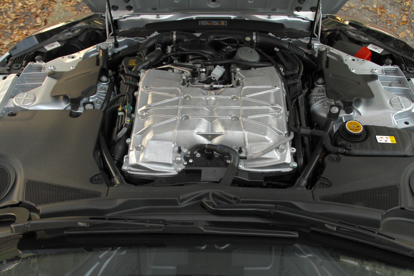 Lighter weight, lower drag, and more power—the Jaguar F-Type SVR - Ars ...