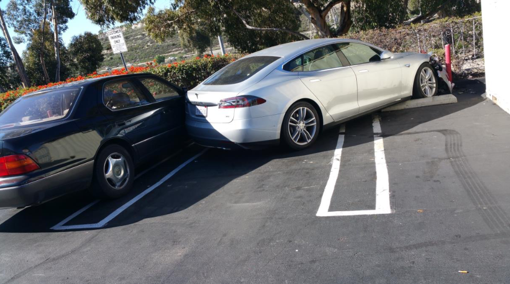Tesla: No algorithm prevents sudden acceleration into fixed objects ...