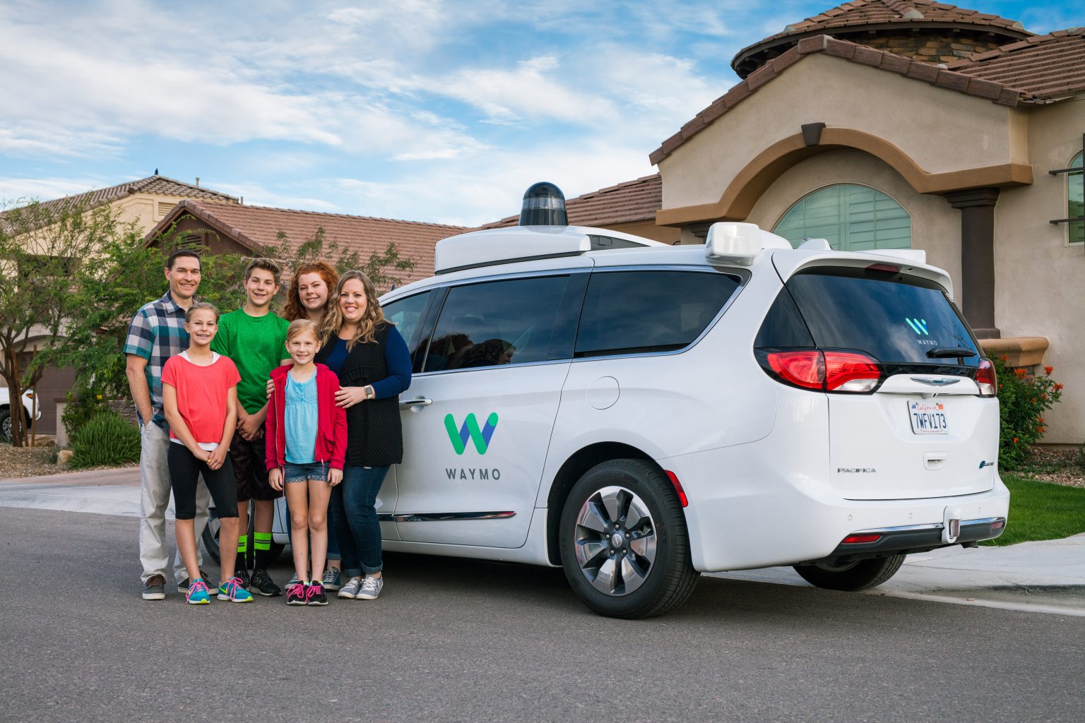 Waymo trials free self-driving taxi service in Phoenix - Ars Technica