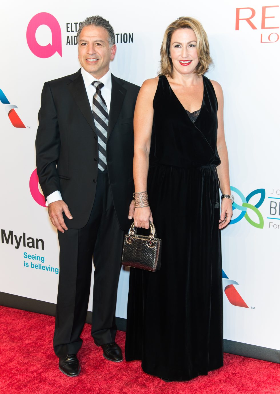 Amid outrage and tumbling stocks, Mylan’s chairman pocketed $97M - Ars ...