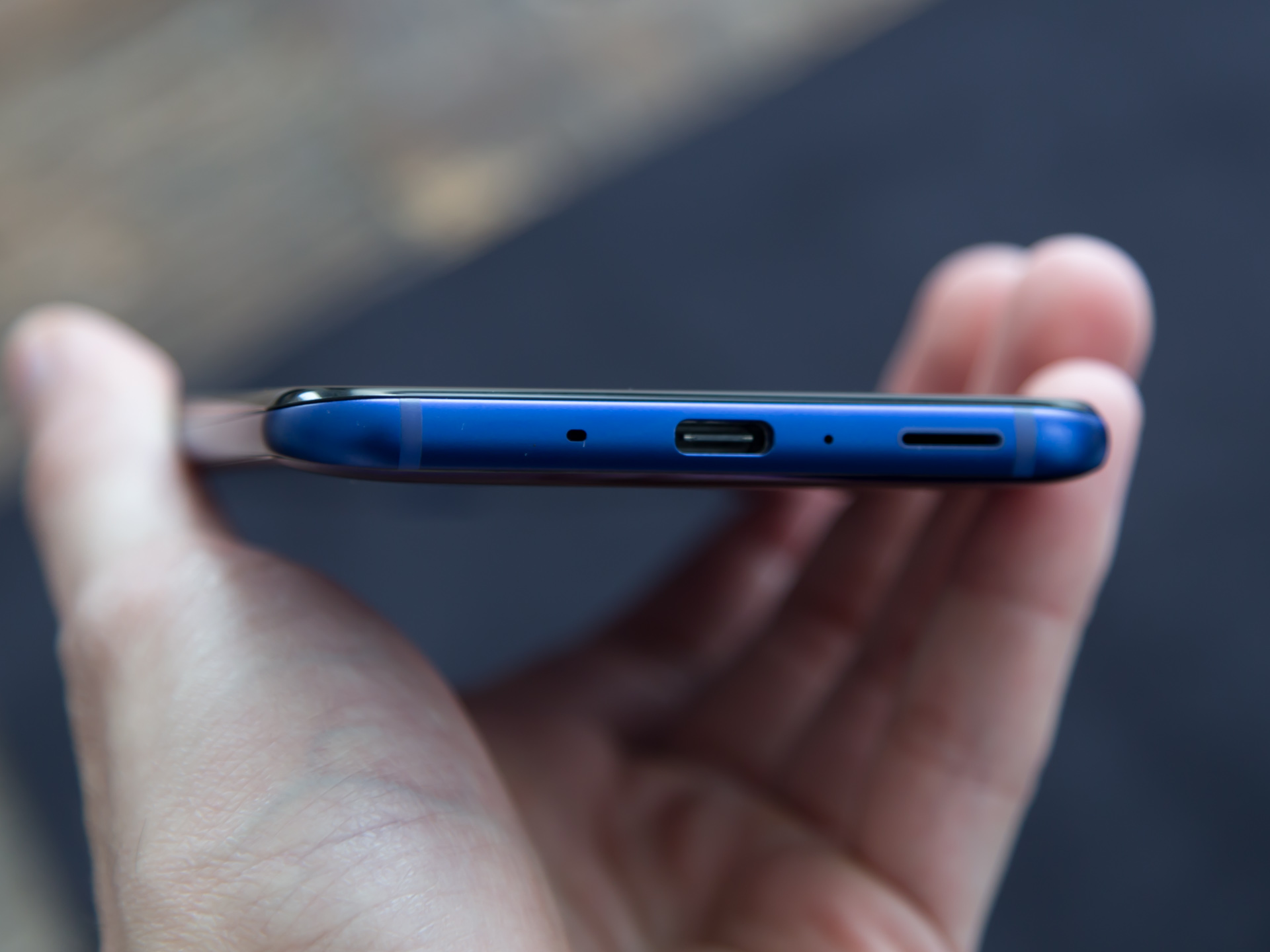 HTC U11 hands-on—A squeezable, all-glass device with dual hotword ...