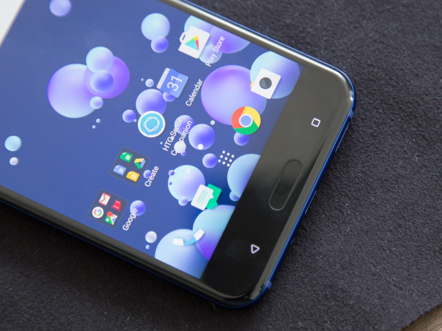 HTC U11 hands-on—A squeezable, all-glass device with dual hotword ...