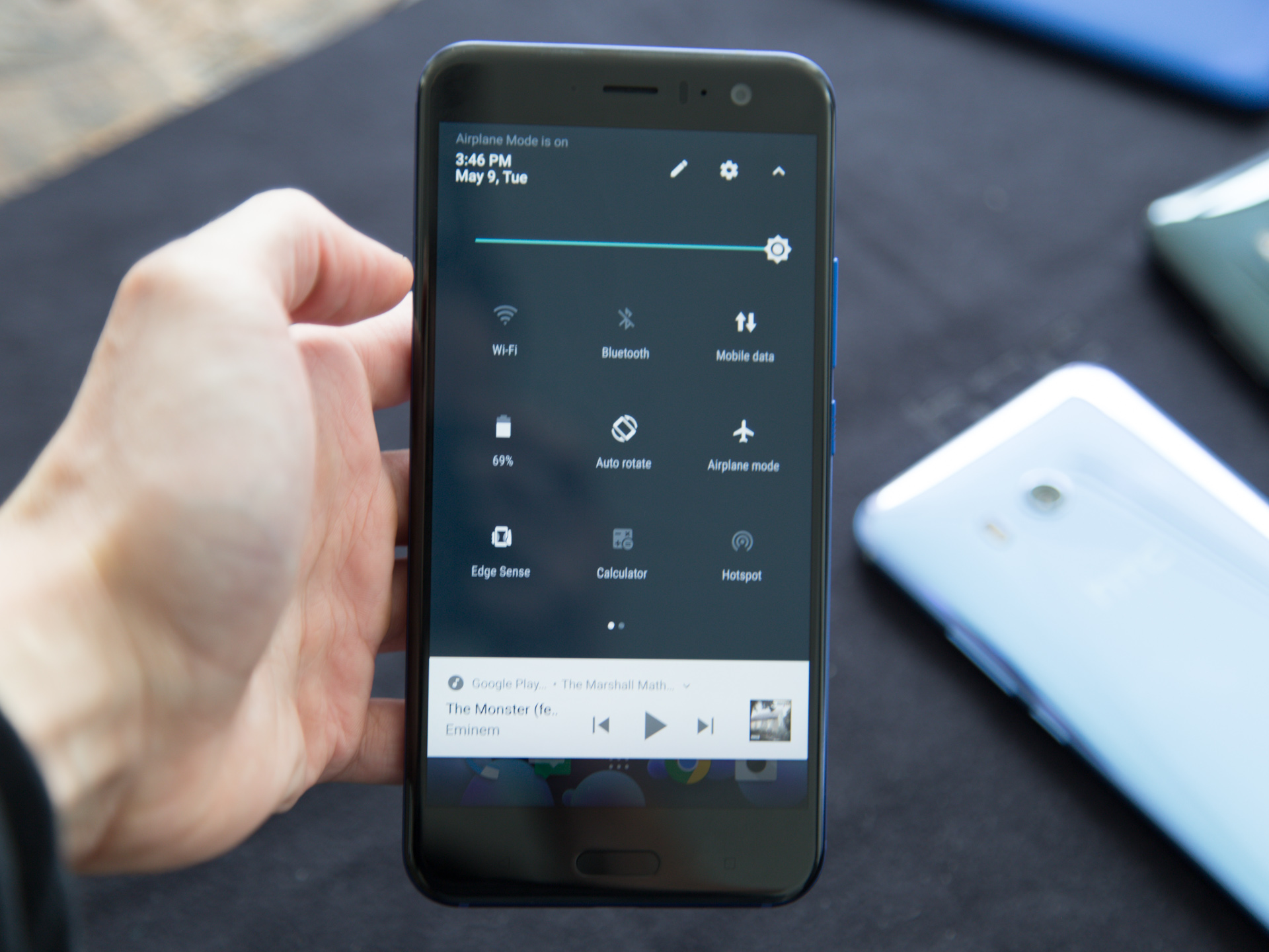 HTC U11 hands-on—A squeezable, all-glass device with dual hotword ...