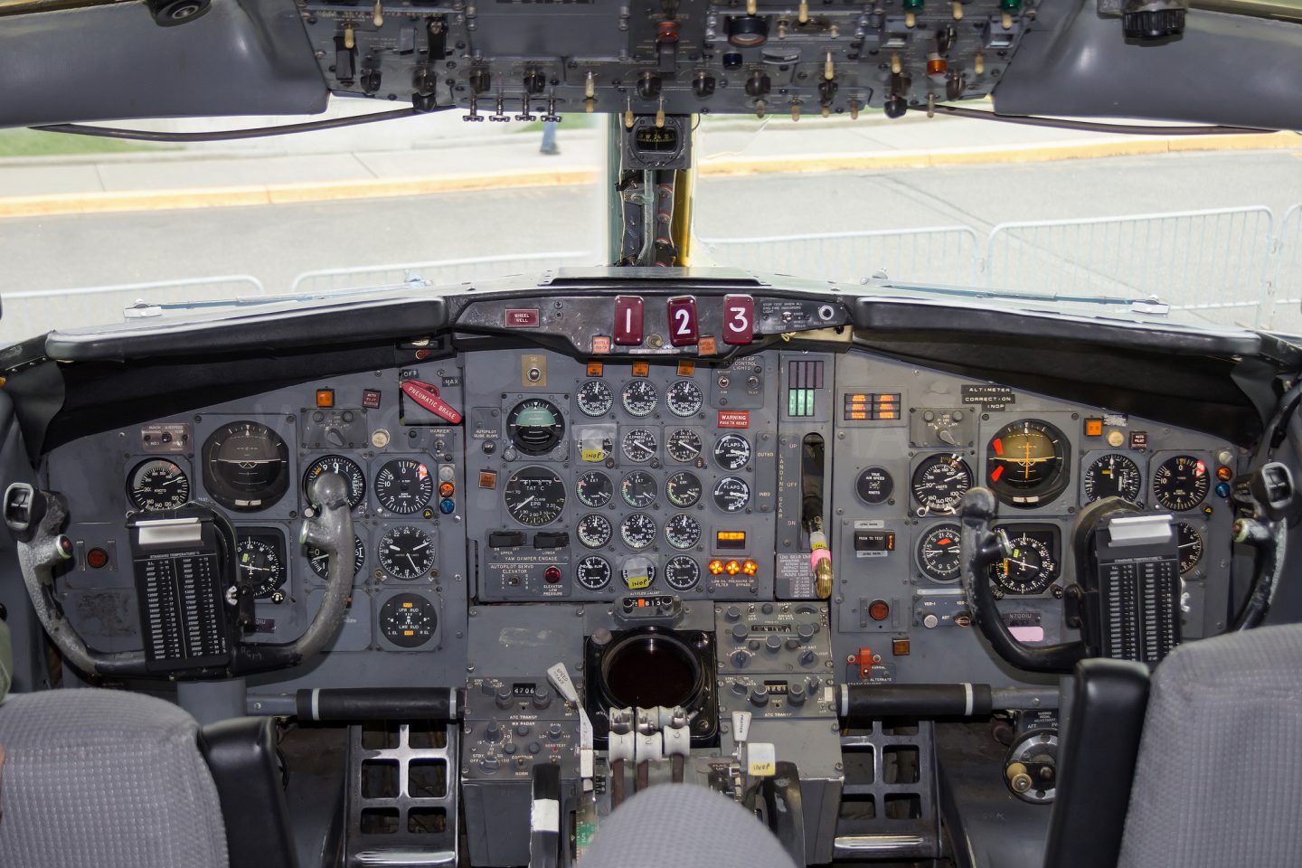 Cockpit access codes for United Airlines spill online - Ars Technica