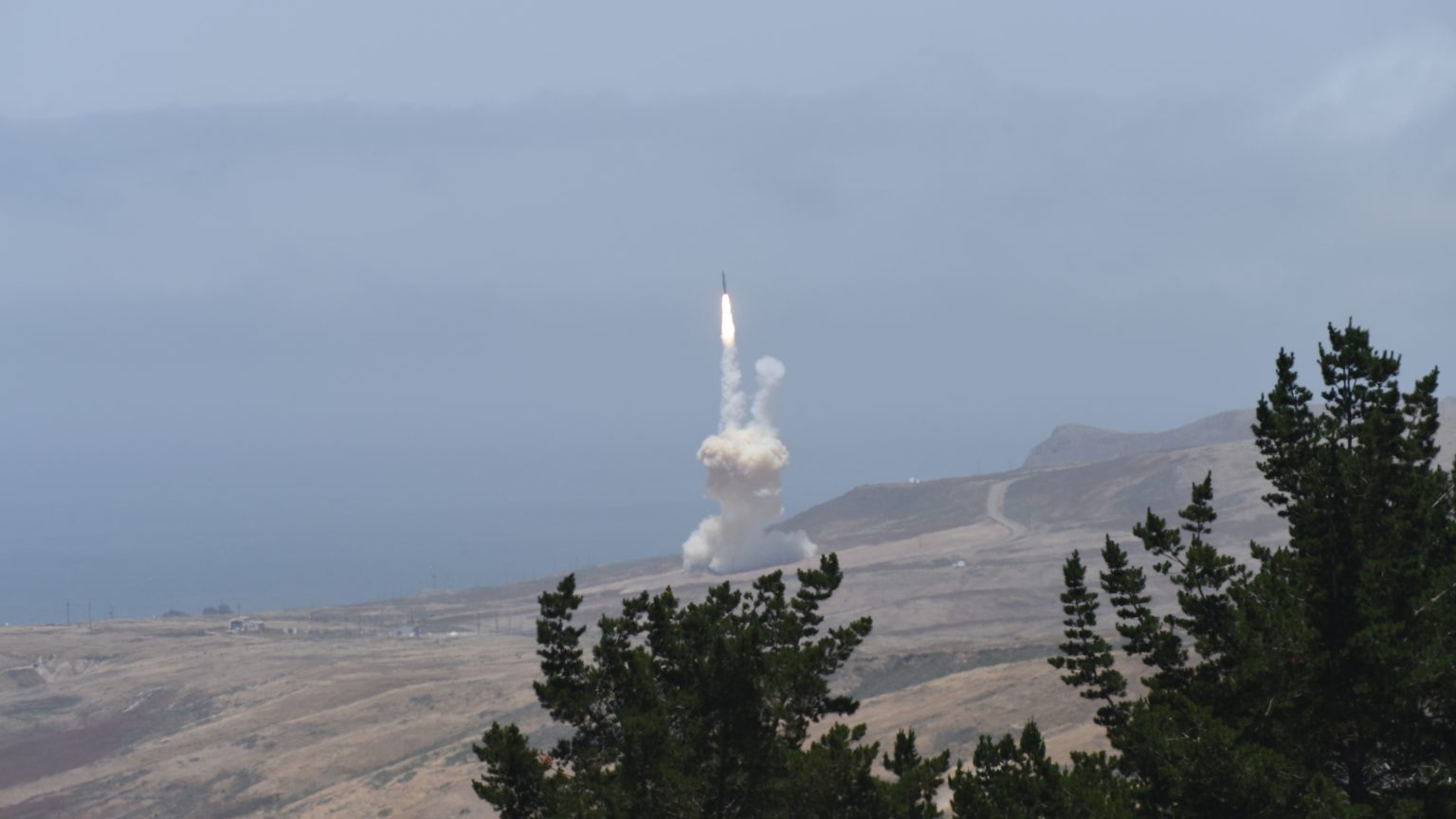 Video: DOD pulls plug on Boeing/Raytheon missile interceptor program ...