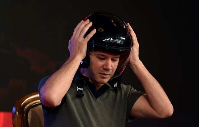 Uber CEO Travis Kalanick resigns after pressure from investors - Ars ...