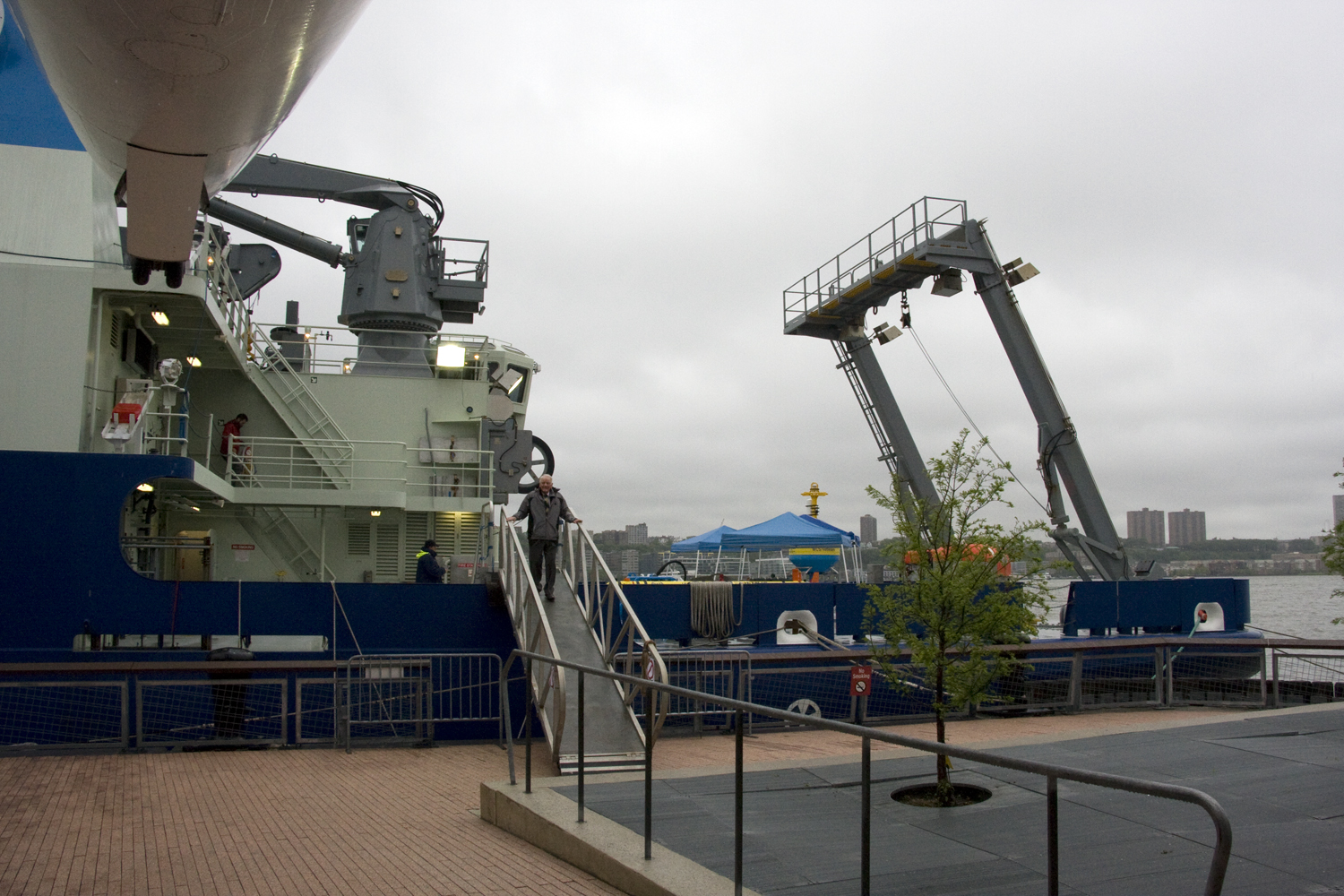 Stepping on Neil Armstrong: Ars visits the Navy’s newest research ...